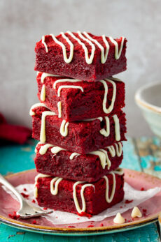 Easy One Bowl Fudgy Red Velvet Brownies Recipe | Kitchen Mason