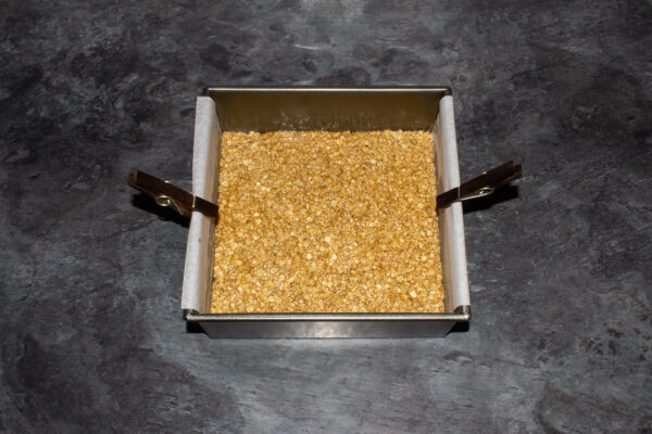 Easy UK Flapjack Recipe (Soft and Chewy!)