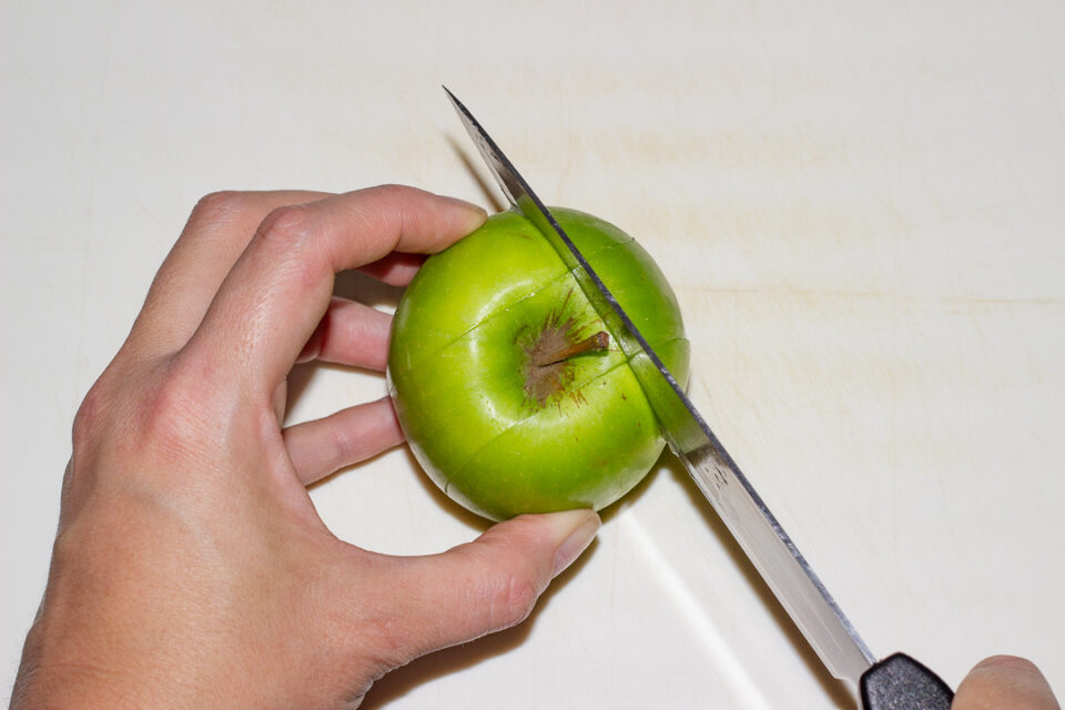 How to Cut an Apple