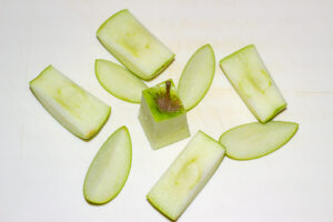 How to Cut an Apple