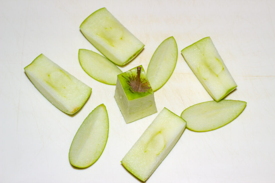 How to Cut an Apple